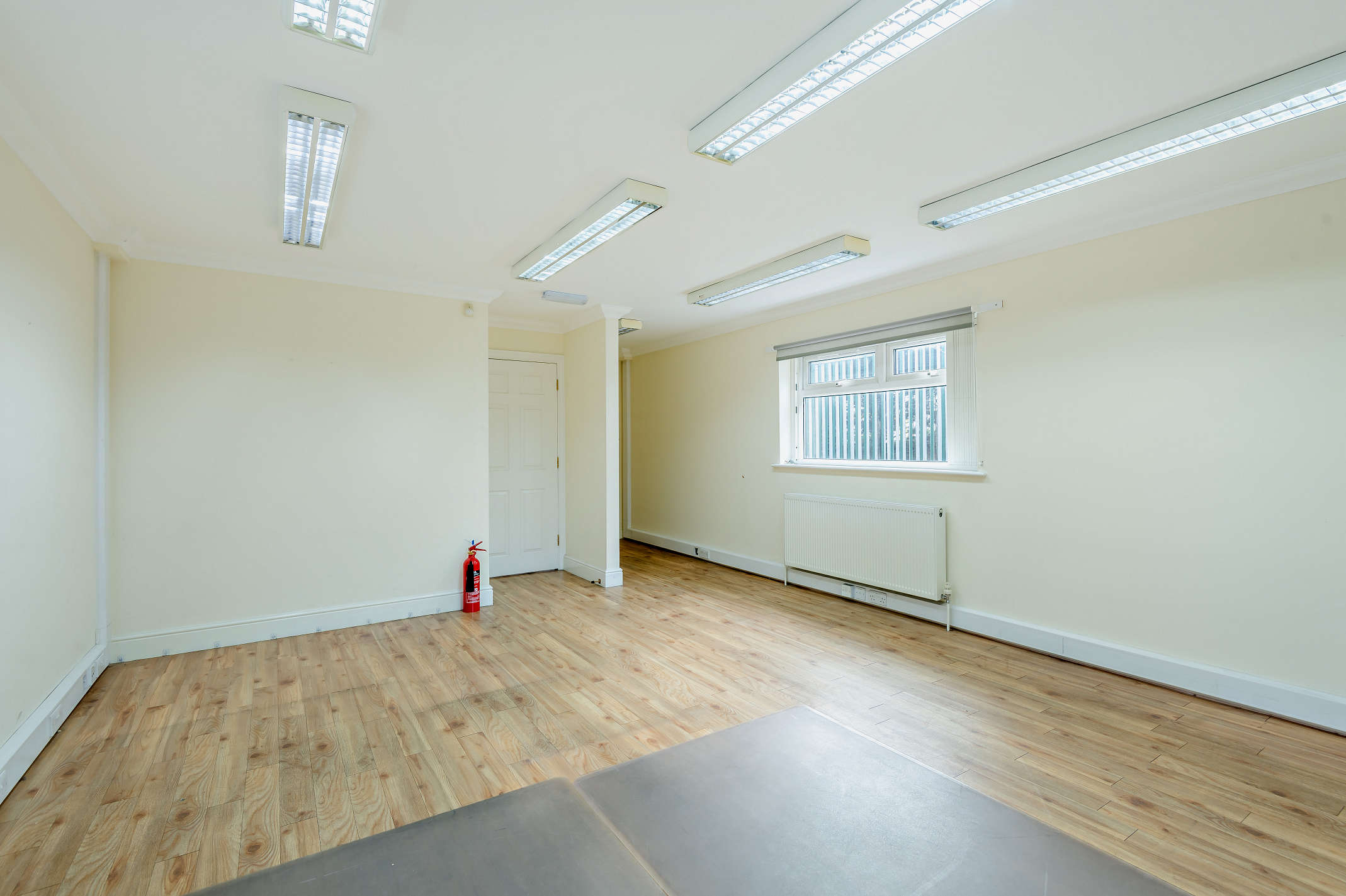 649sq ft Industrial unit to let in Manor Road, DA8 2AJ | Indurent