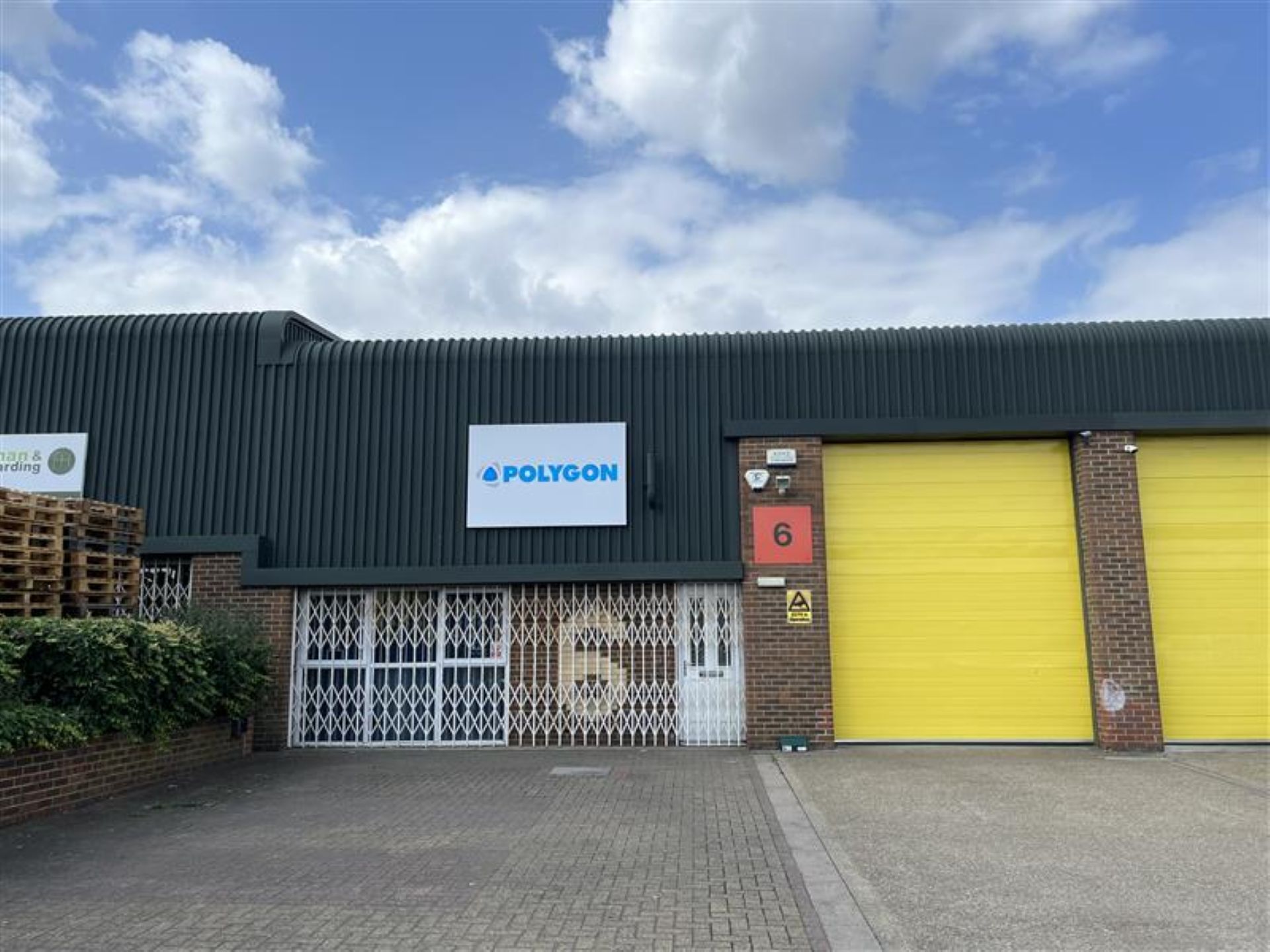 2520sq ft Industrial unit to let in Manor Road, DA8 2AJ | Indurent