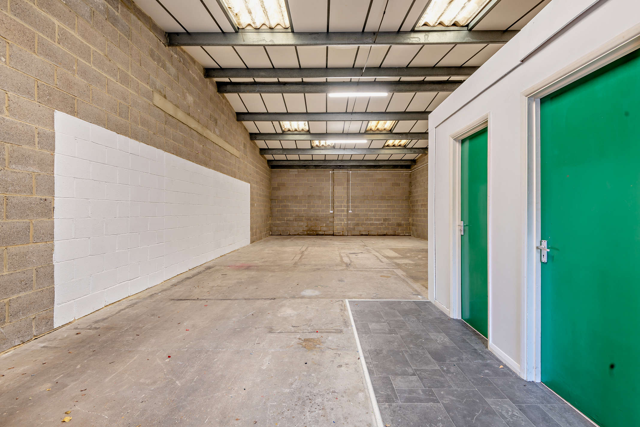 1215sq ft Industrial unit to let in Poulton Close Business Centre, CT17 ...